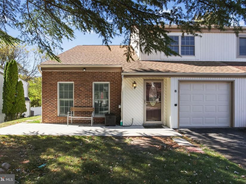 8 Barrel Stave Circle, Horsham, PA 19044