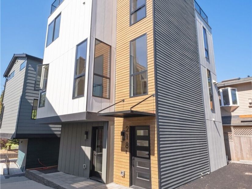 218 21st Avenue E, Seattle, WA 98112 - For Sale