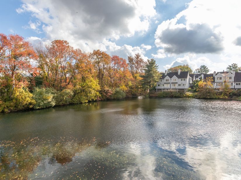 20 Wilton Crest 20, Wilton, CT 06897 - For Sale